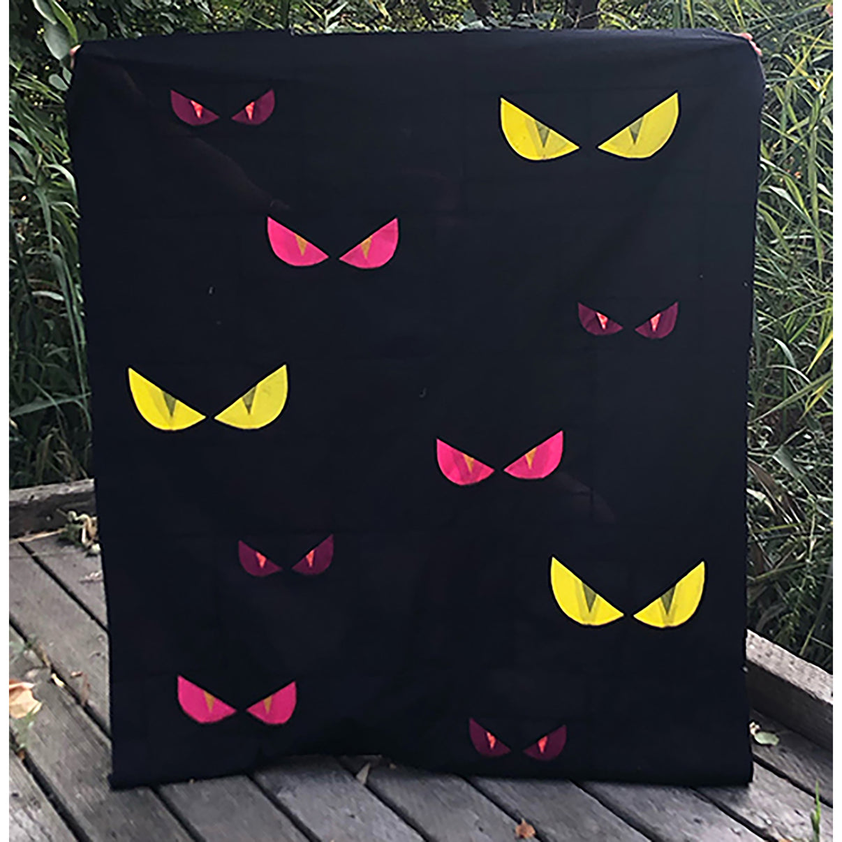 Creepy Eyes Quilt AC-025ENe - Downloadable Pattern – QuiltWoman.com