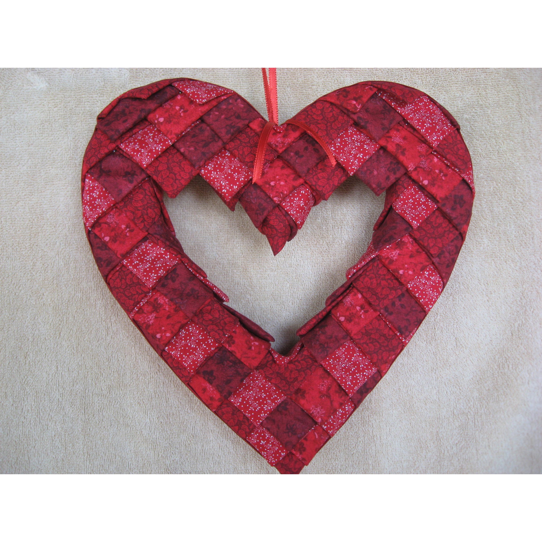 The Heart Wreath KBK-104e - Downloadable Pattern – QuiltWoman.com